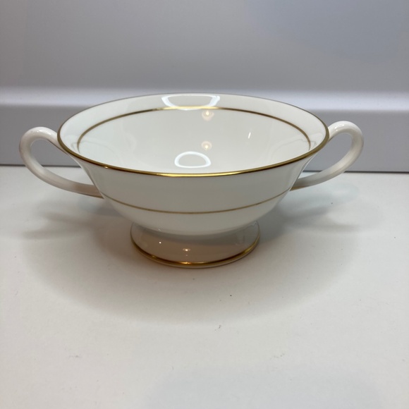 Royal Worcester | Dining | Royal Worcester Contessa China 2handled ...